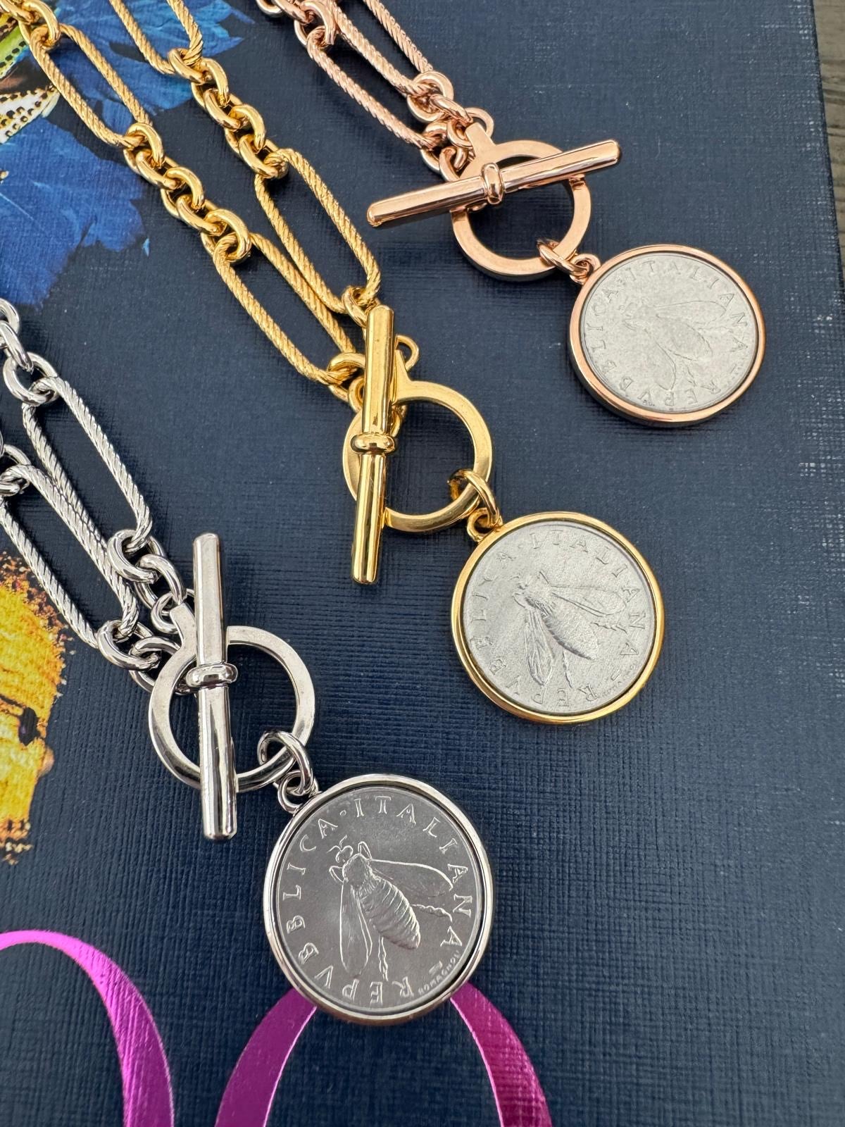 Italian Status Link Necklace with T-Bar Clasp and Bee Lire